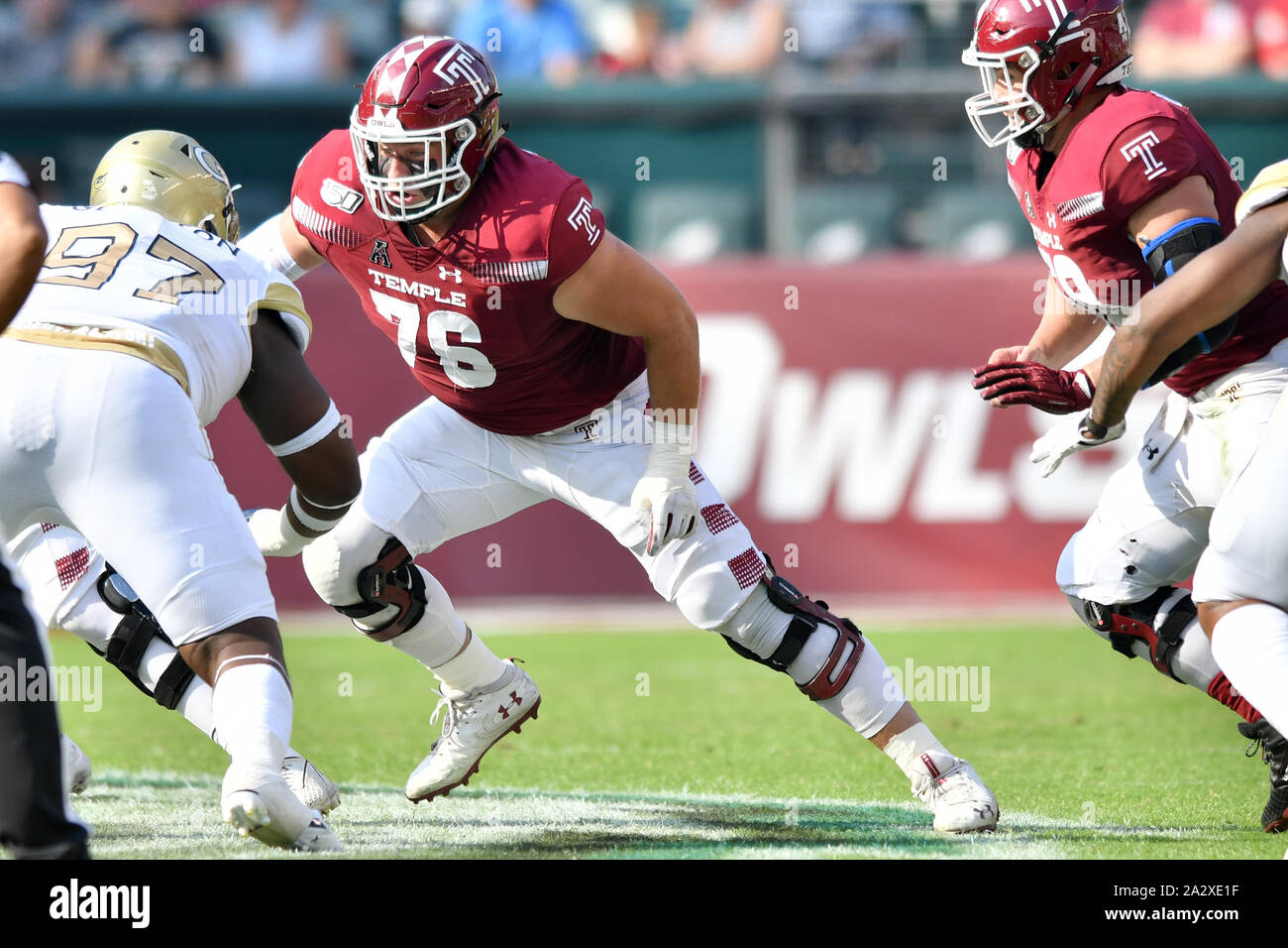 Philadelphia, Pennsylvania, USA. 28th Sep, 2019. Temple Owls offensive ...