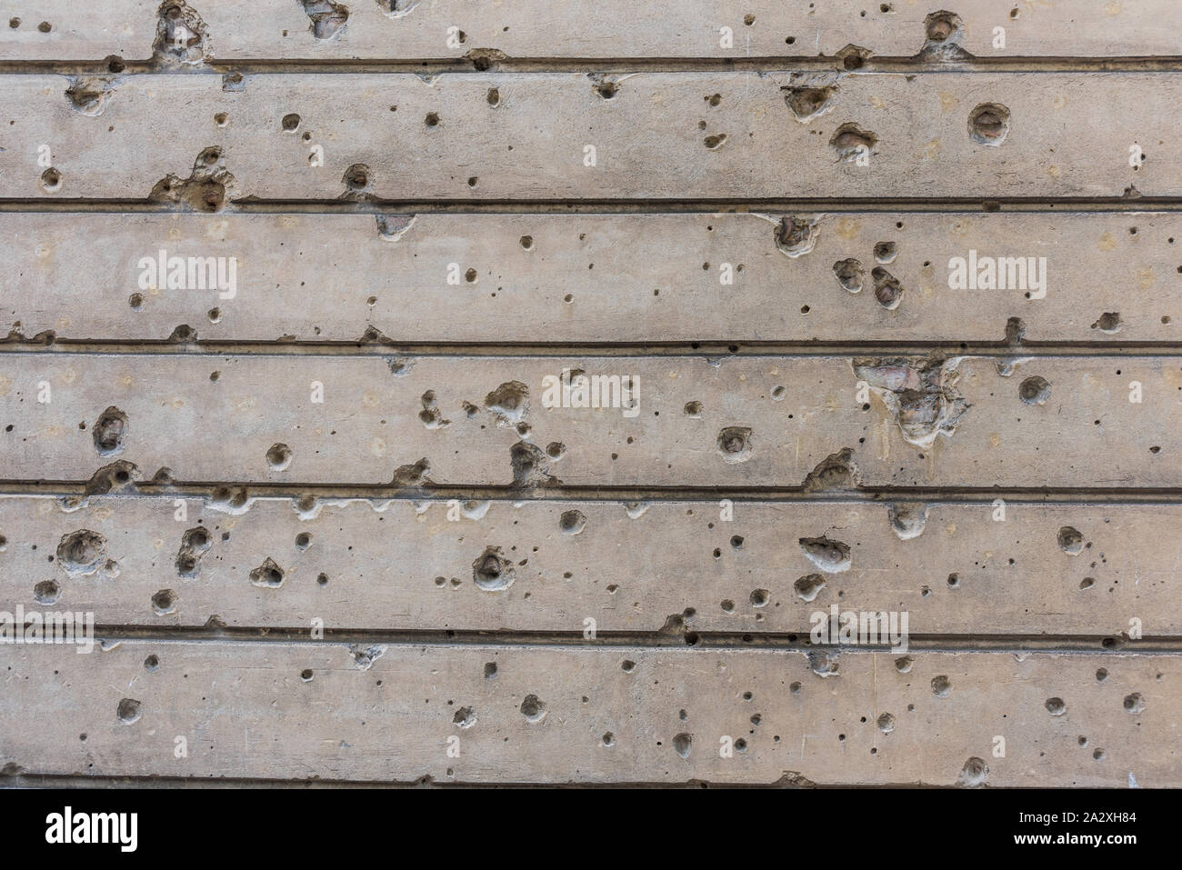 Concrete wall damage bullet hi-res stock photography and images - Alamy