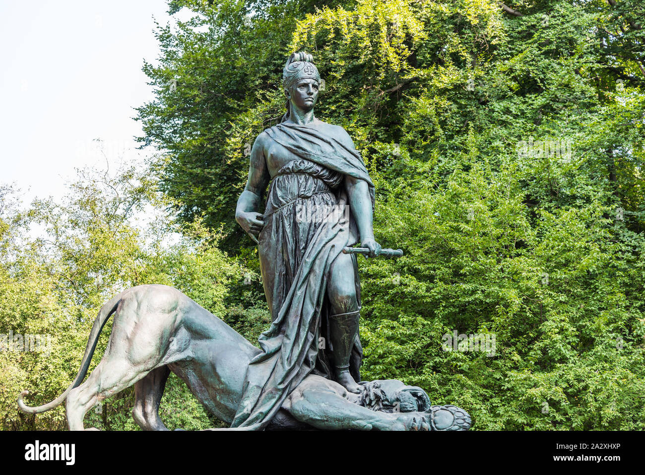 Statue of historic Bismarck Memorial in the Tiergarten in Berlin ...