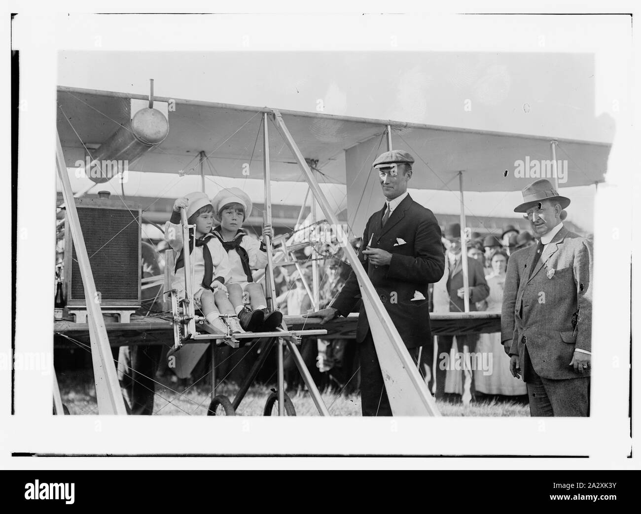 Plane motion Black and White Stock Photos & Images - Alamy