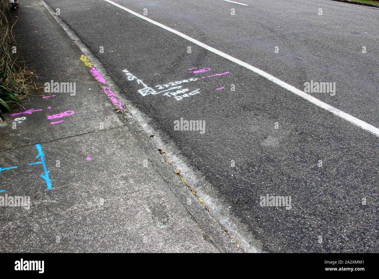 Road markings arrows hi-res stock photography and images - Alamy