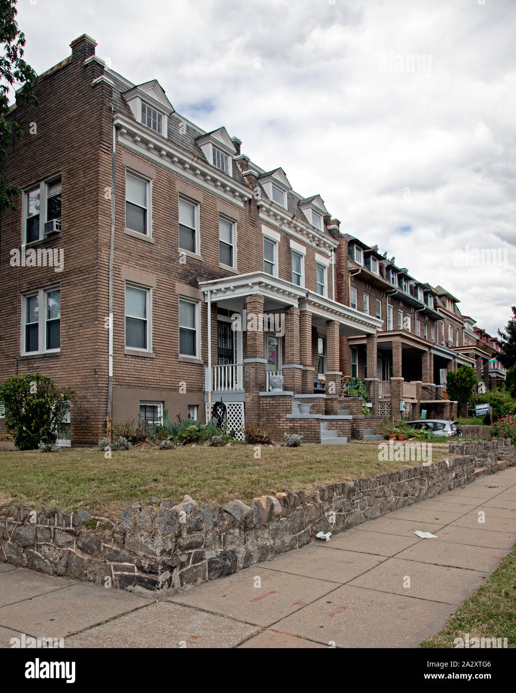 Row house washington hi-res stock photography and images - Alamy