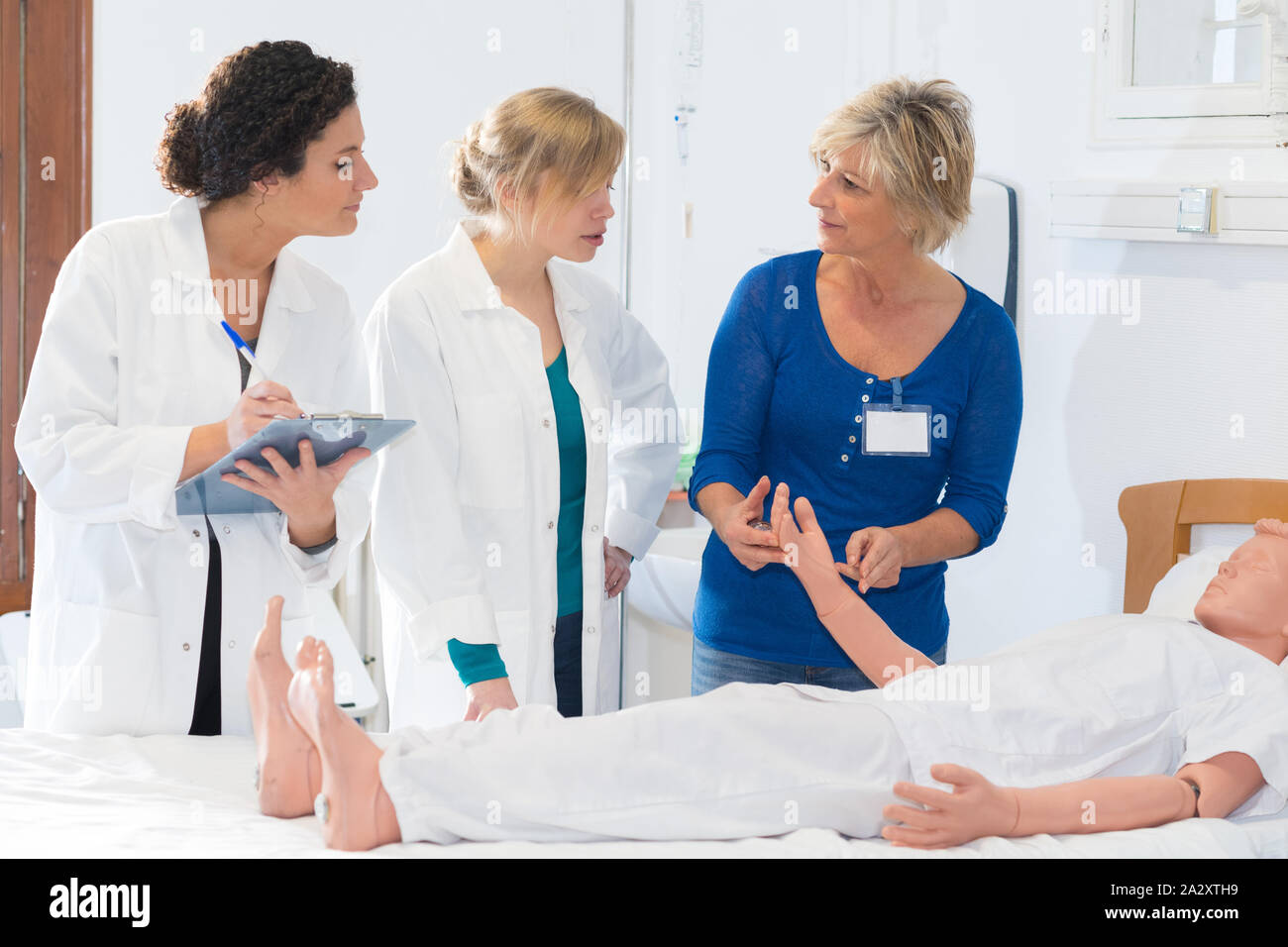 Physical therapist model hi-res stock photography and images - Alamy