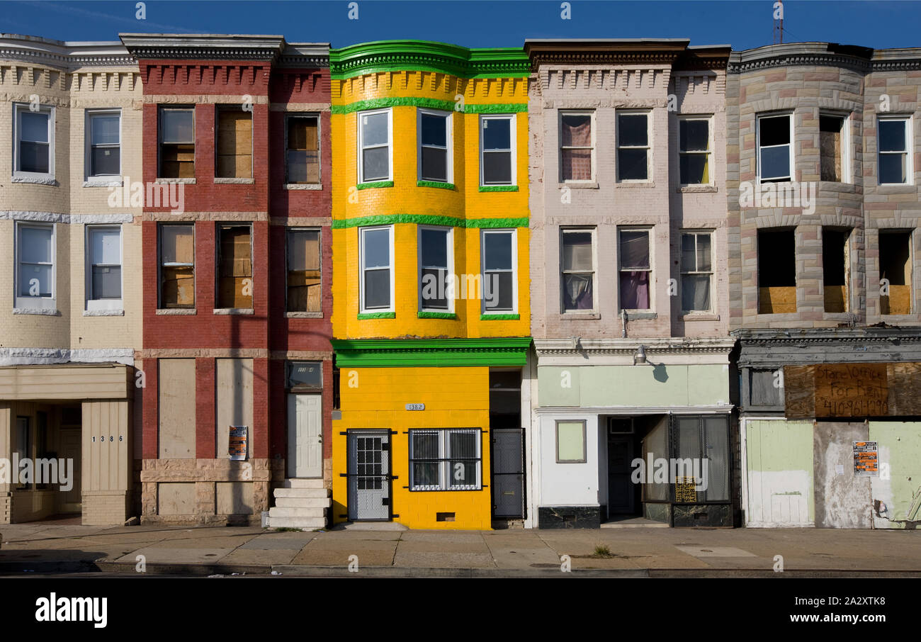 Baltimore row houses hi-res stock photography and images - Alamy