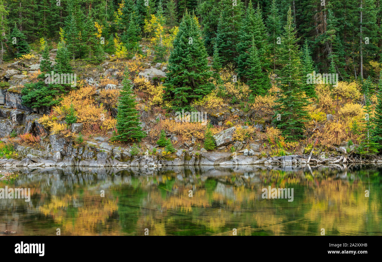 Maroon Lake shore in fall color Stock Photo - Alamy