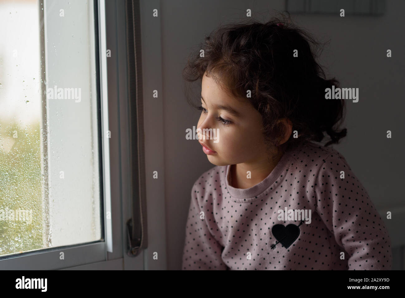 Lonely child waiting someone hi-res stock photography and images - Alamy