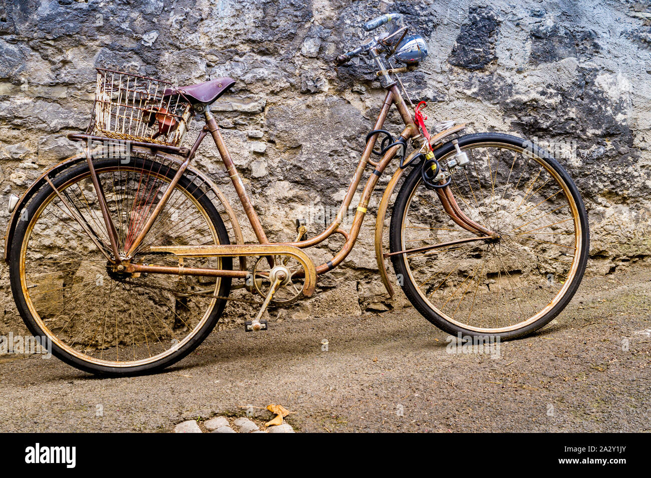 old Vintage bicycle Stock Photo - Alamy