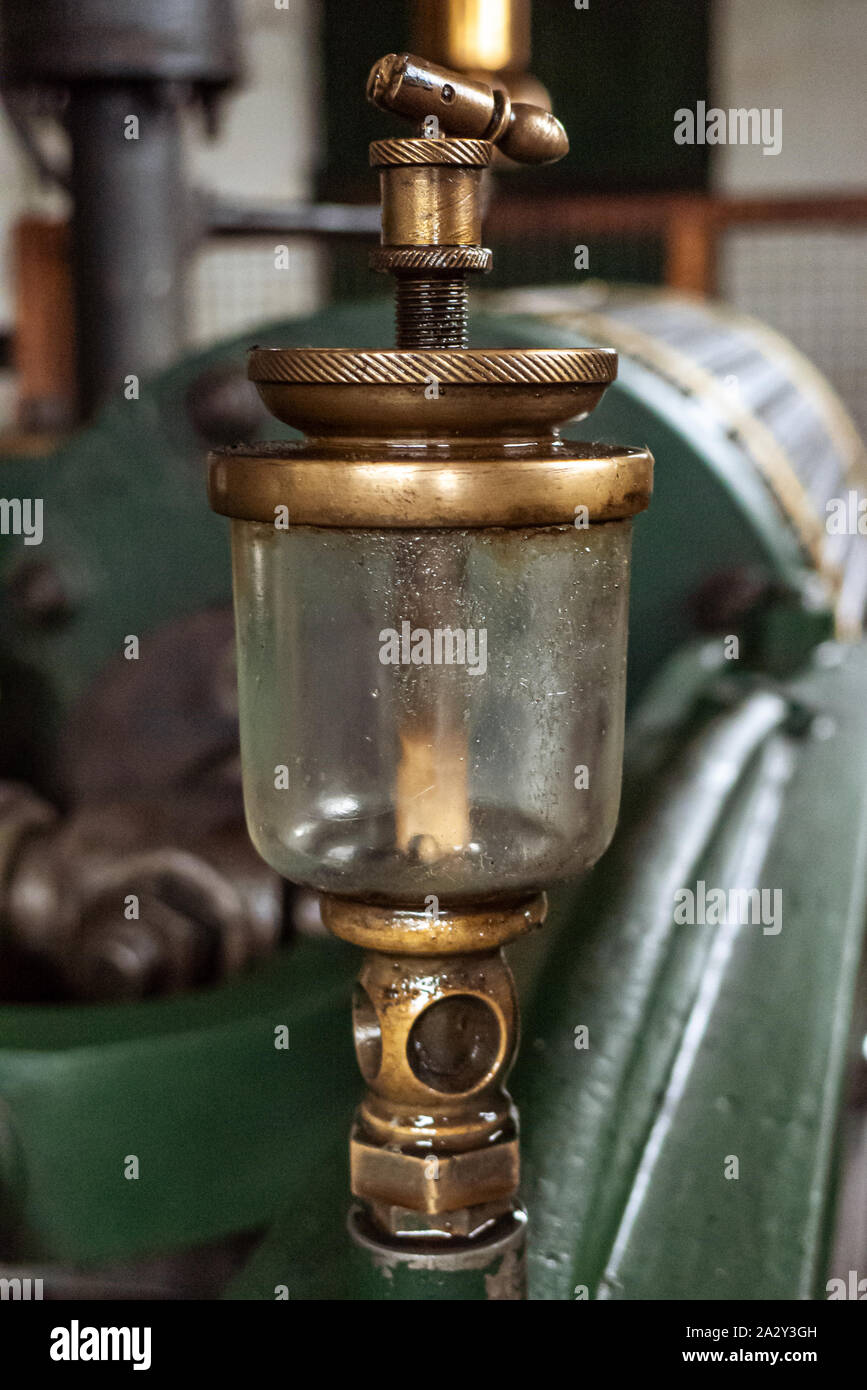 Air trap hi-res stock photography and images - Alamy