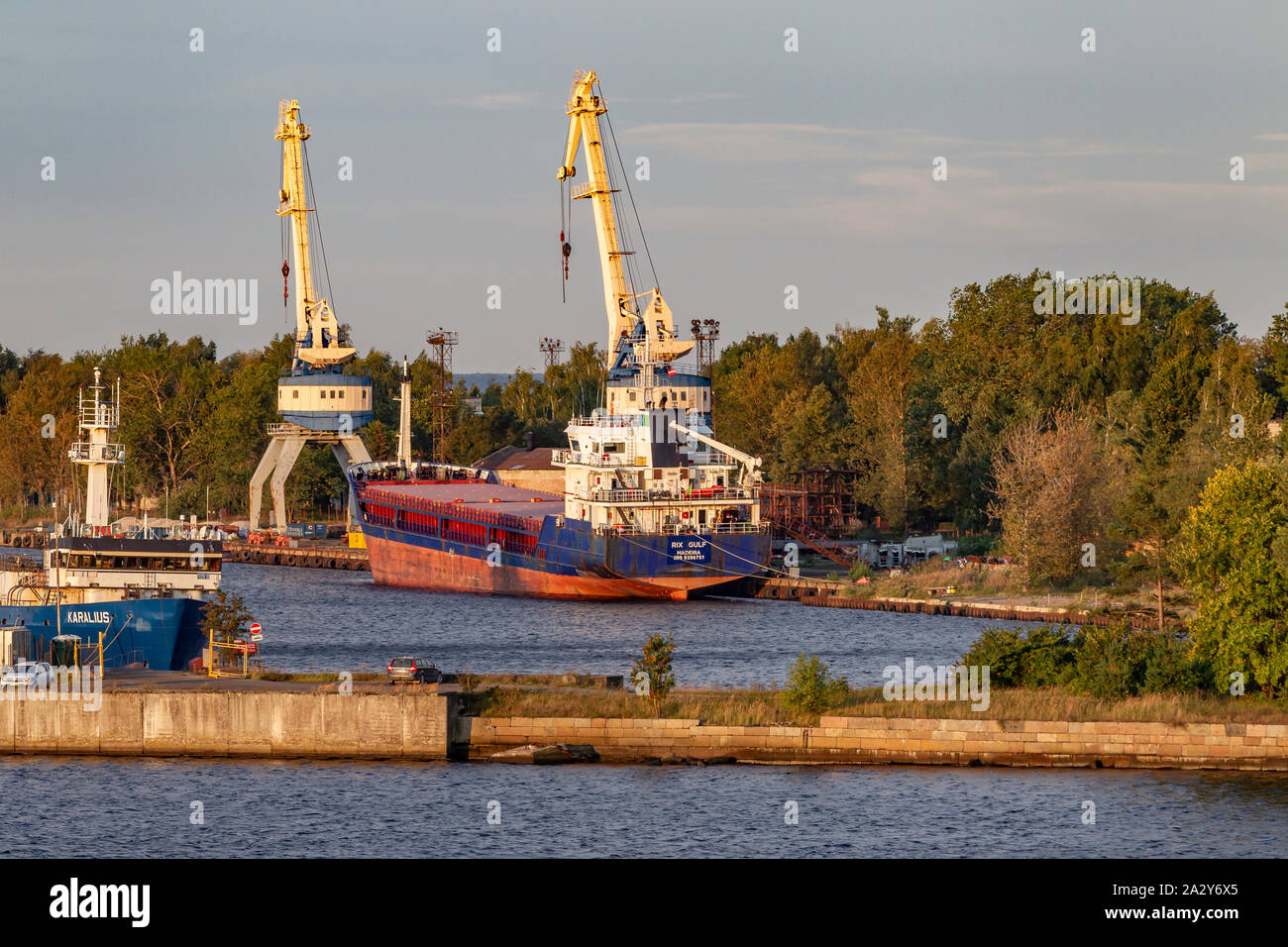 Merchant ship Rix Gulf, IMO: 9396701, General cargo vessel (centre) and ...