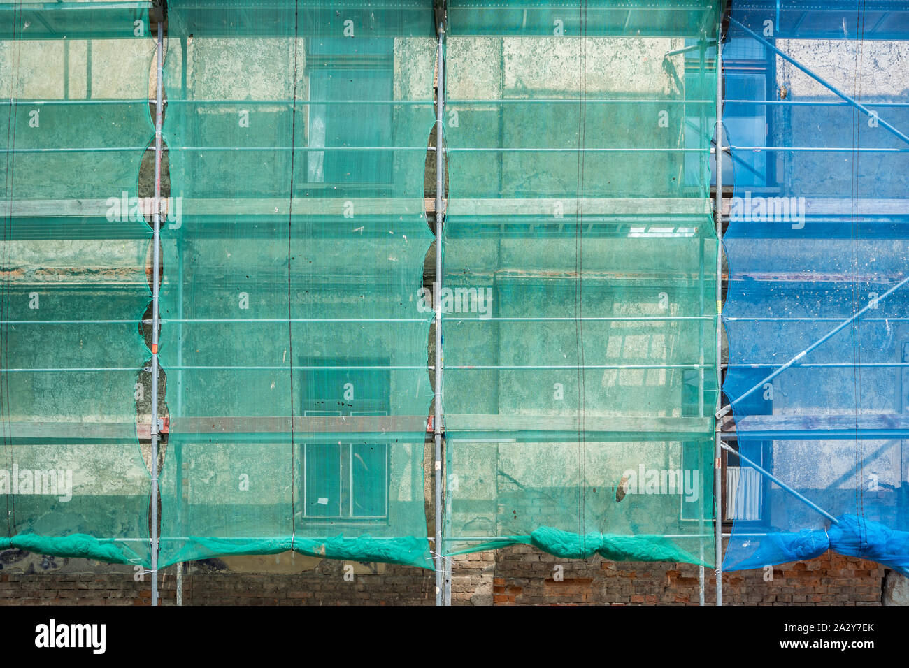 Scaffolding nets hi-res stock photography and images - Alamy