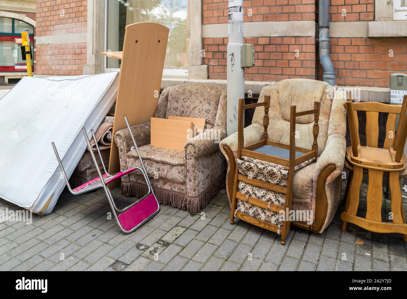 clearing out an apartment Stock Photo - Alamy