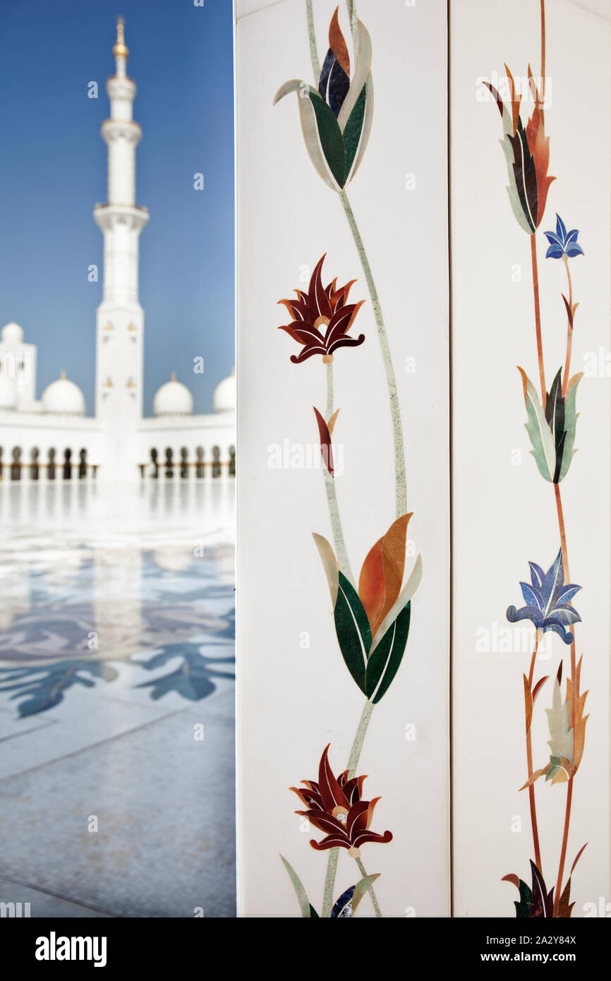 Sheikh Zayed Grand Mosque, Abu Dhabi, United Arab Emirates Stock Photo ...