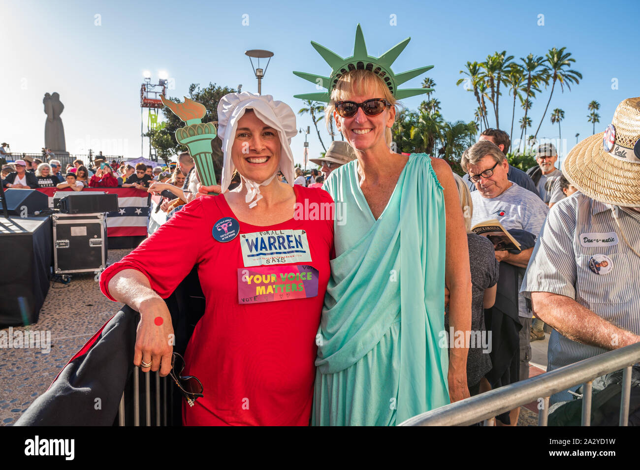 Shannon elizabeth attend hi-res stock photography and images - Alamy