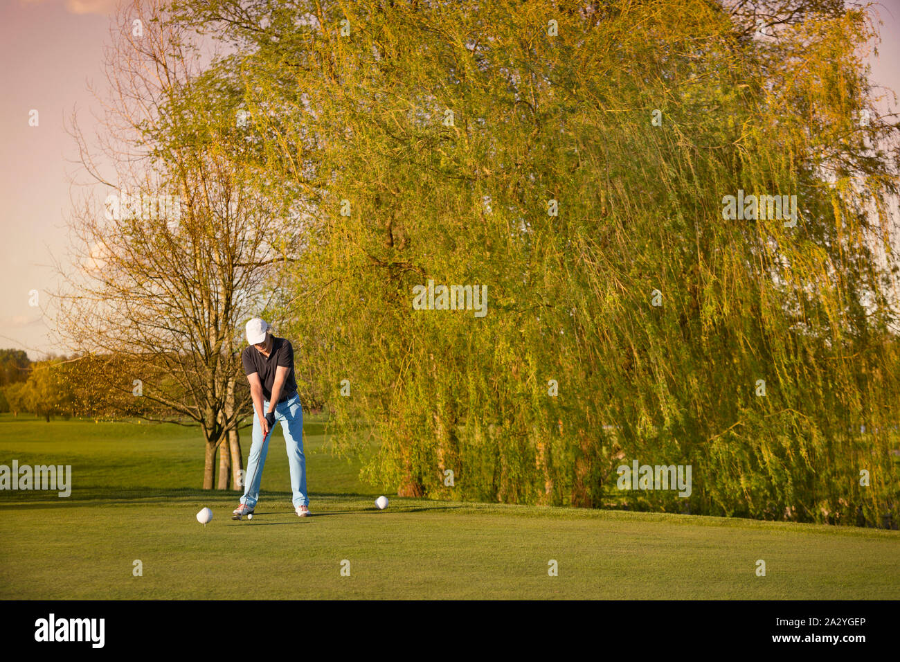 Golfer teeing off hi-res stock photography and images - Alamy
