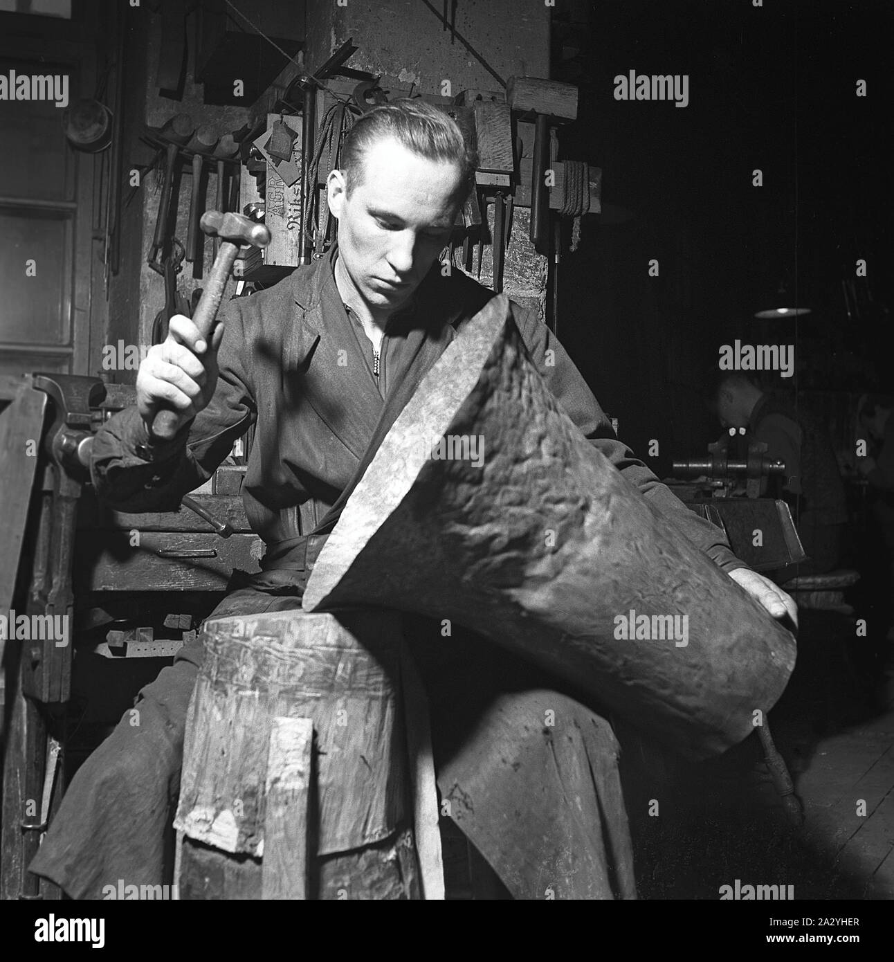1940s factory worker hi-res stock photography and images - Alamy