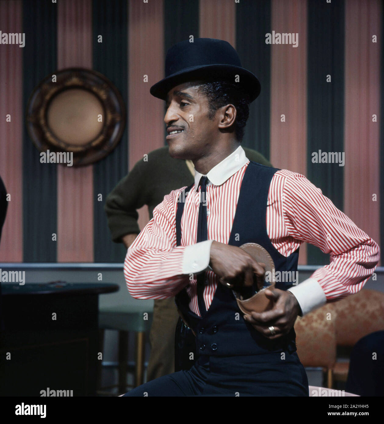 Robin and the 7 hoods sammy davis hi-res stock photography and images ...