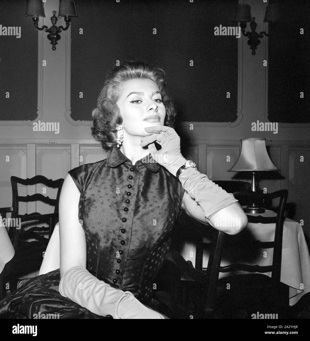 Italian actress 50s hi-res stock photography and images - Alamy