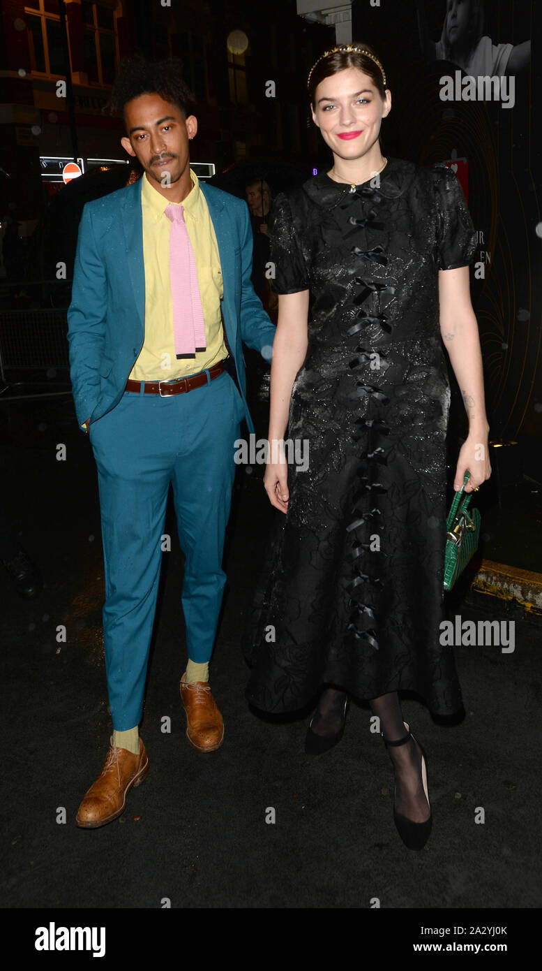 Gold alice band hi-res stock photography and images - Alamy