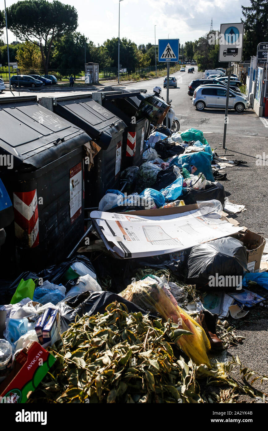 Rome, Waste Emergency in Rome, in the photo: Via della Rustica Stock ...