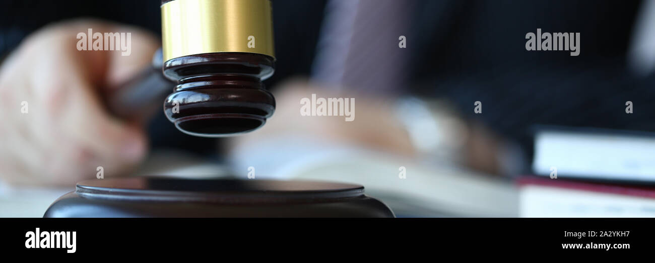 Judge holding hammer in hand lies Stock Photo - Alamy