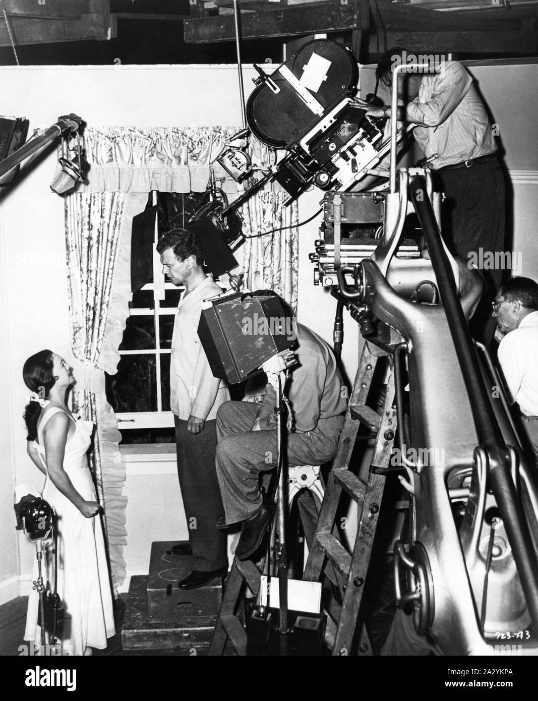 BETTE DAVIS JOSEPH COTTEN and director KING VIDOR on set candid filming ...