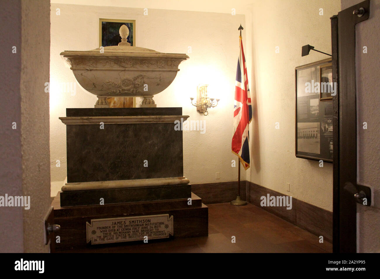 James smithson washington hi-res stock photography and images - Alamy