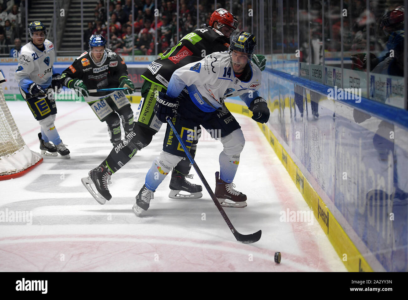 V adam del hi-res stock photography and images - Alamy