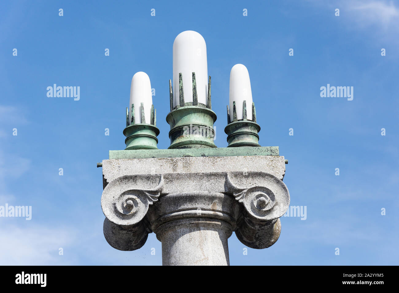 Art deco lamp on Corinth column on The Cobbler's Bridge over ...