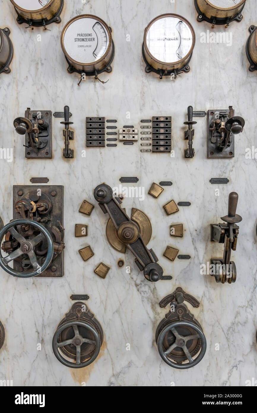 Art deco control panel hi-res stock photography and images - Alamy