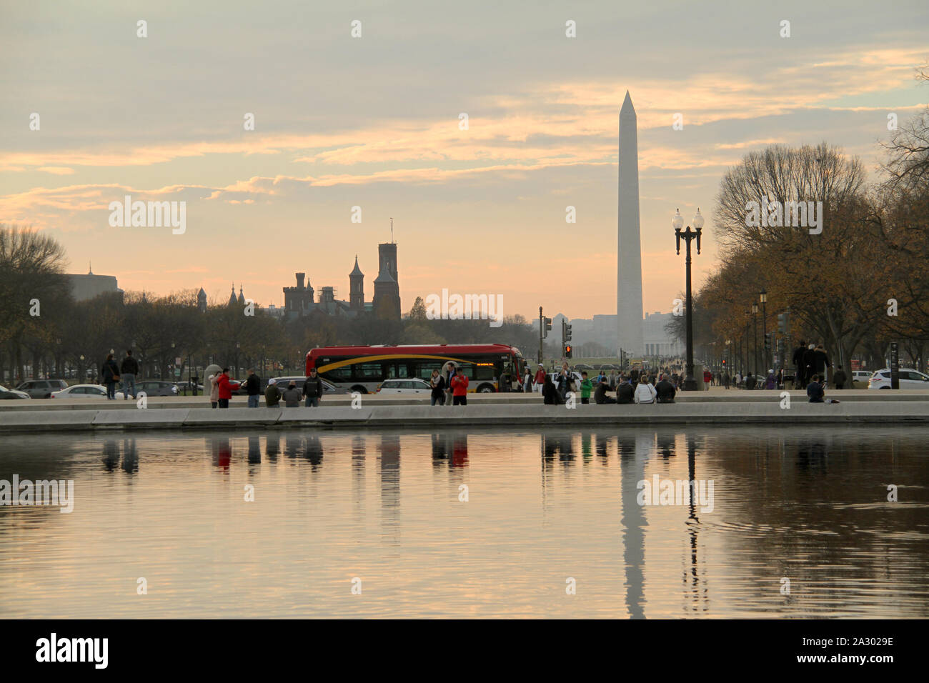 Reflecting view hi-res stock photography and images - Alamy