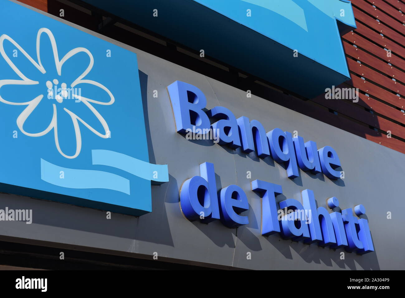 The Banque de Tahiti logo seen in Papeete Stock Photo - Alamy