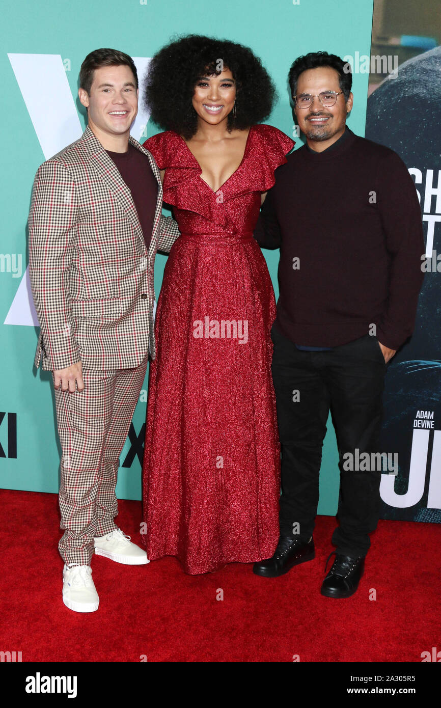 Adam devine alexandra shipp hi-res stock photography and images - Alamy