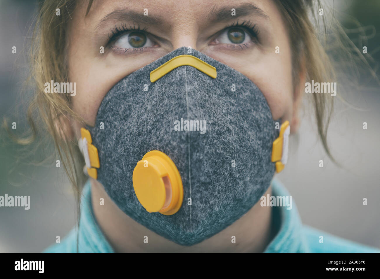 Woman wearing a real anti-pollution, anti-smog and viruses face mask ...