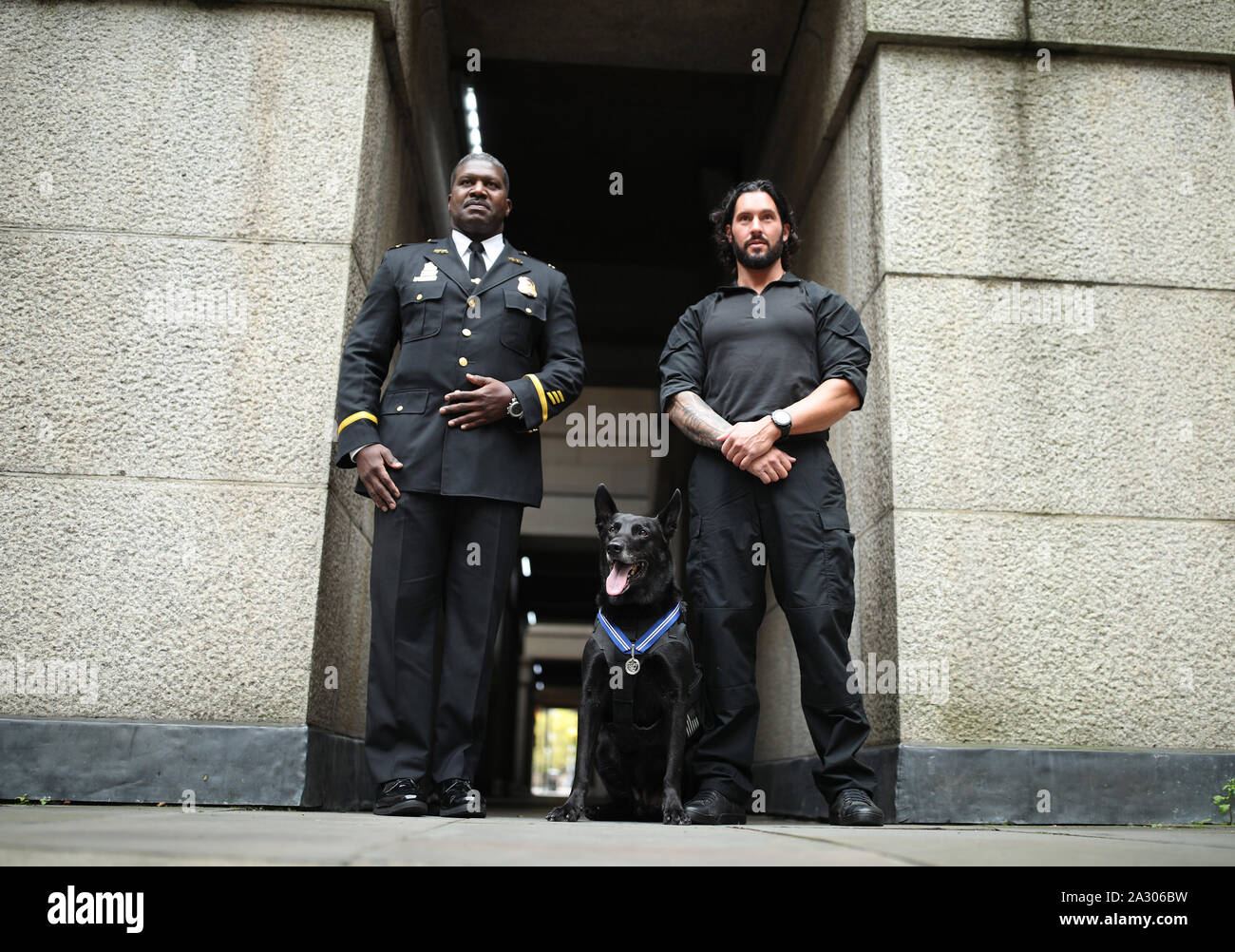 Handler officer marshall mirarchi with us secret service dog hi-res ...