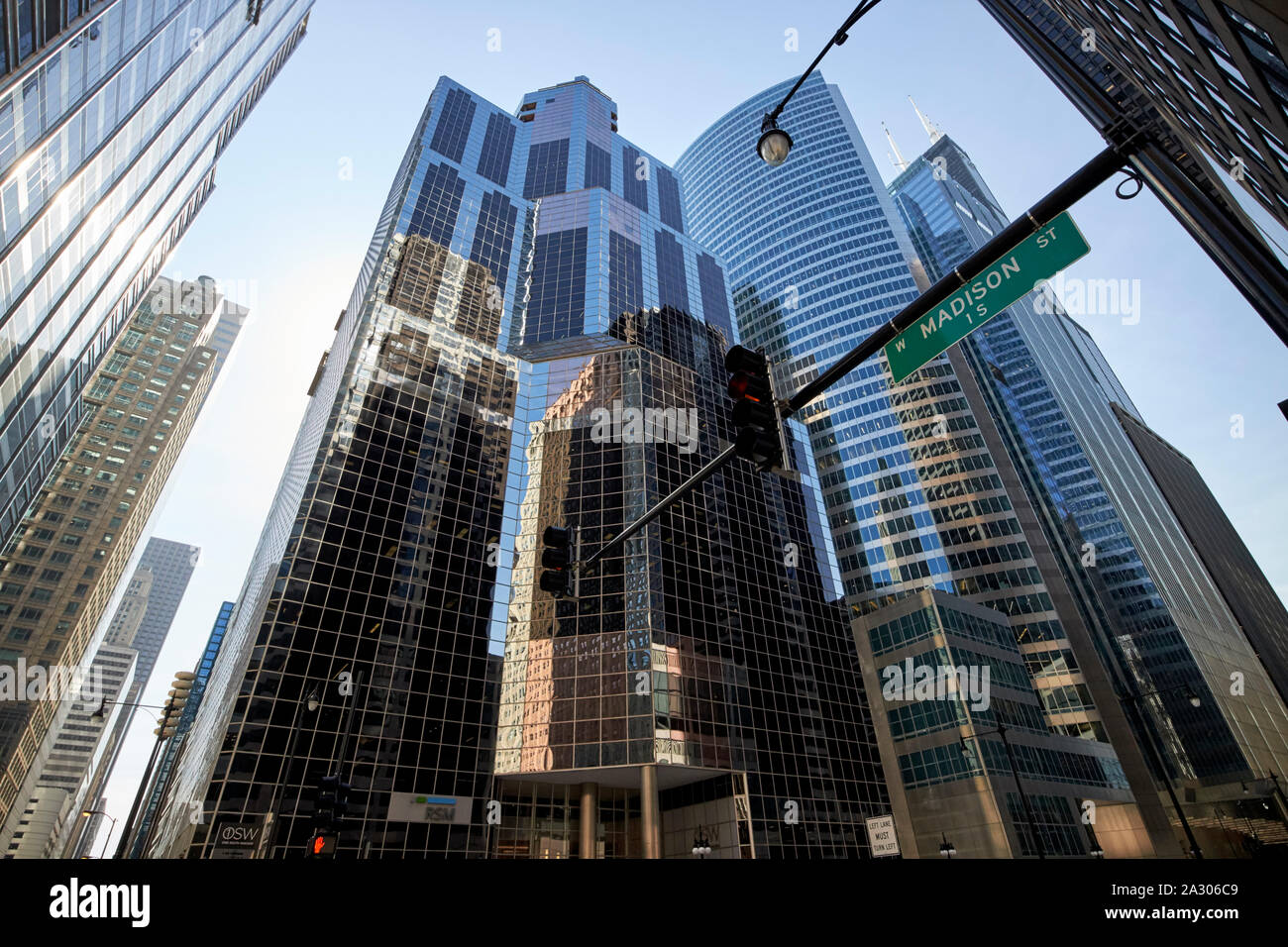 one south wacker tower skyscraper chicago illinois united states of ...