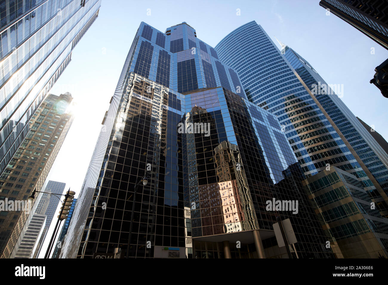 one south wacker tower skyscraper chicago illinois united states of ...