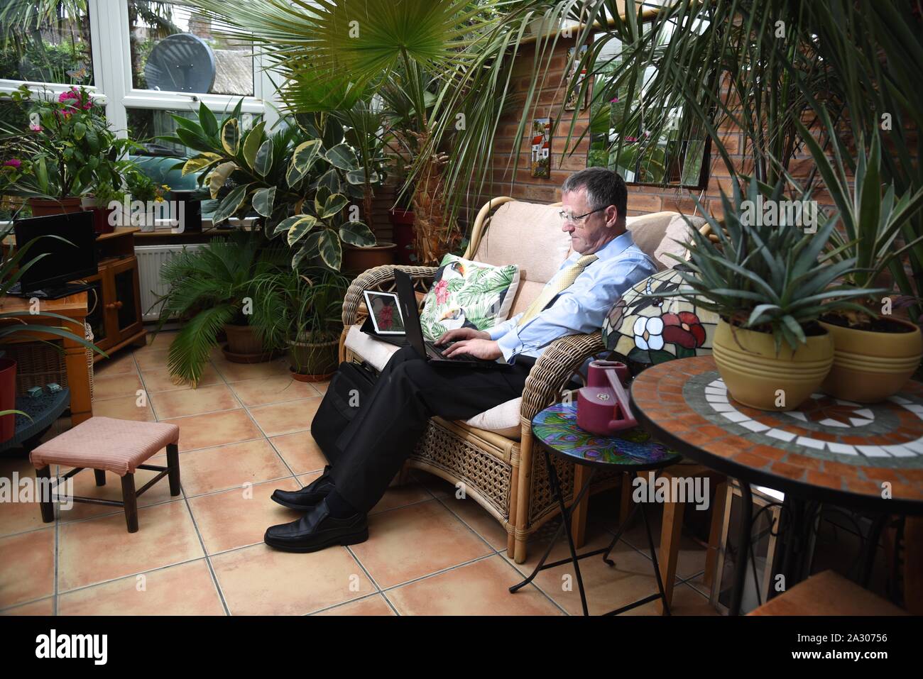 Work working from home worker hi-res stock photography and images - Alamy