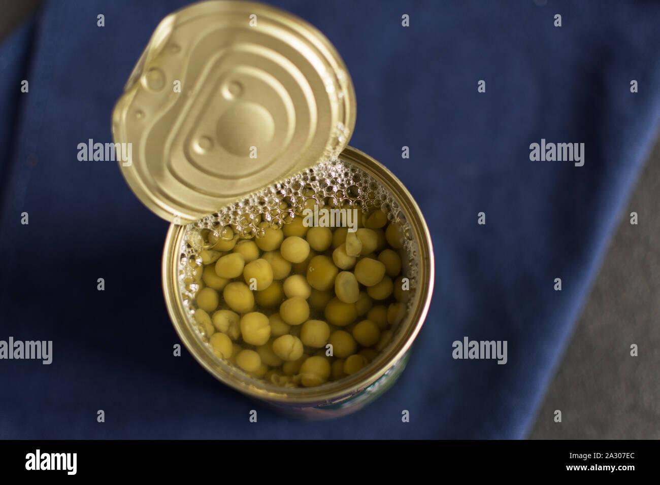 Opened tin with green peas top view Stock Photo - Alamy