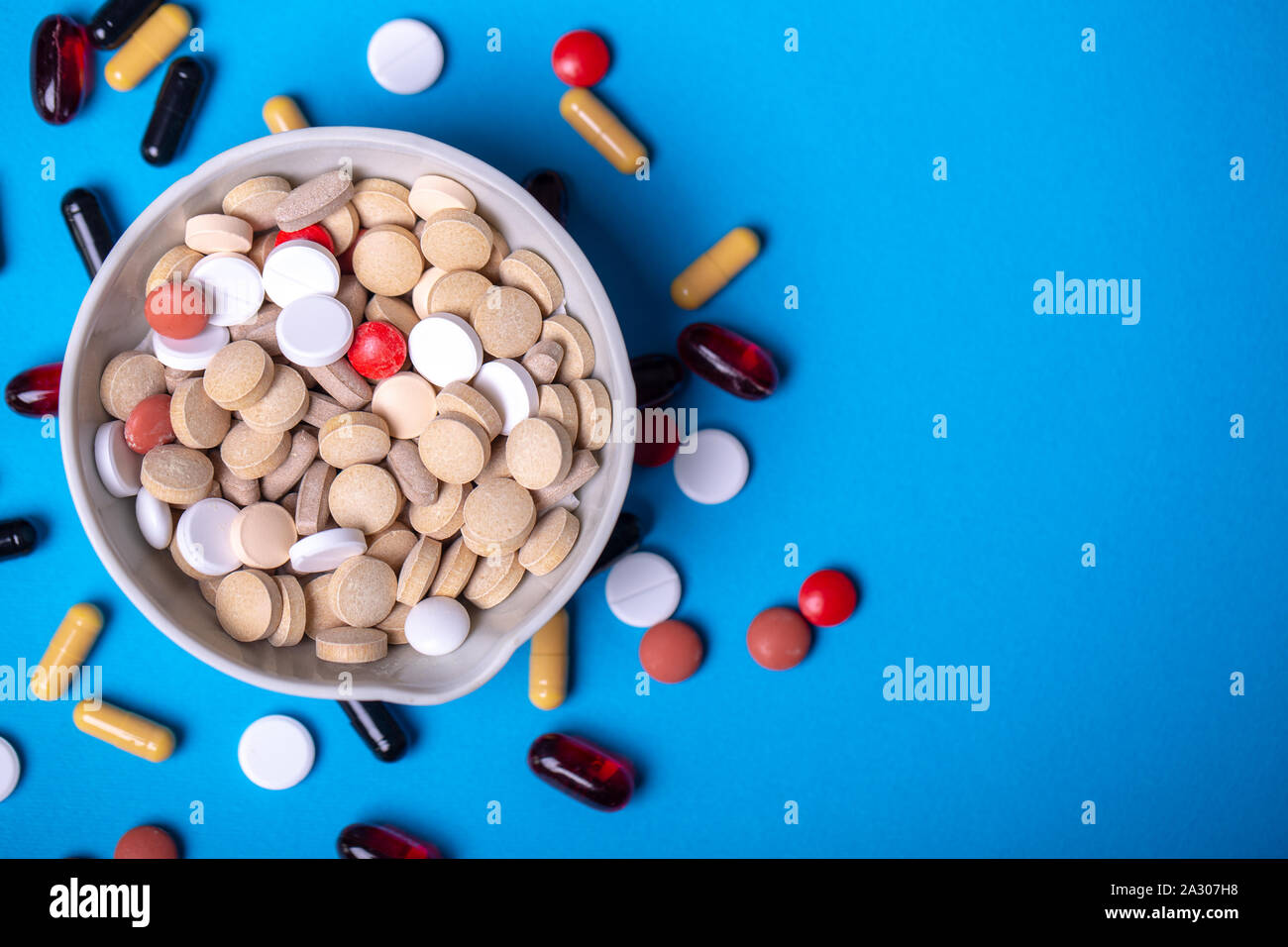 Pills in different shapes hi-res stock photography and images - Alamy