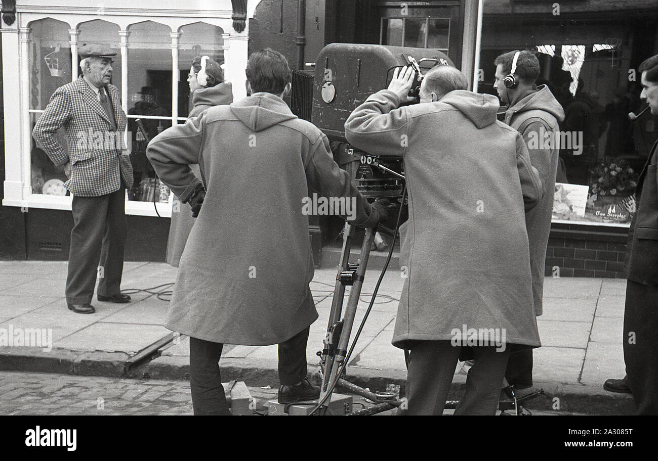 Reporter 1950s hi-res stock photography and images - Alamy