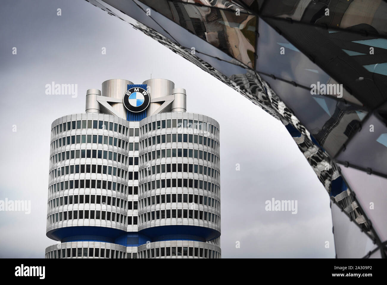 Savings program of the car maker BMW cuts thousands of highly qualified ...