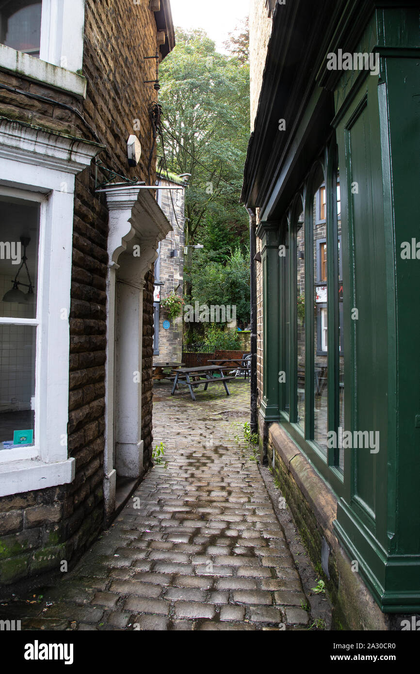 Small alleyway between two buildings in Holmfirth, West Yorkshire ...