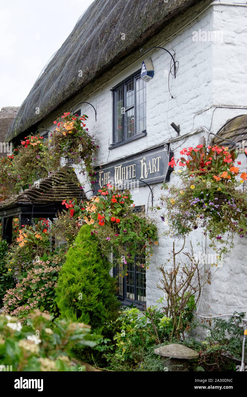 Old white hart inn hi-res stock photography and images - Alamy