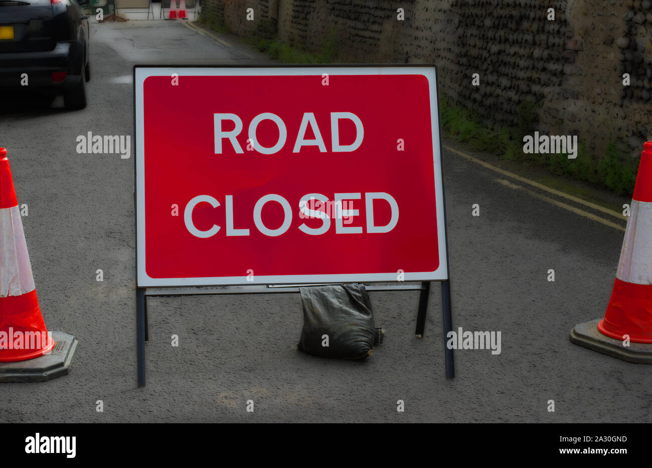 Traffic cones yellow sign hi-res stock photography and images - Alamy