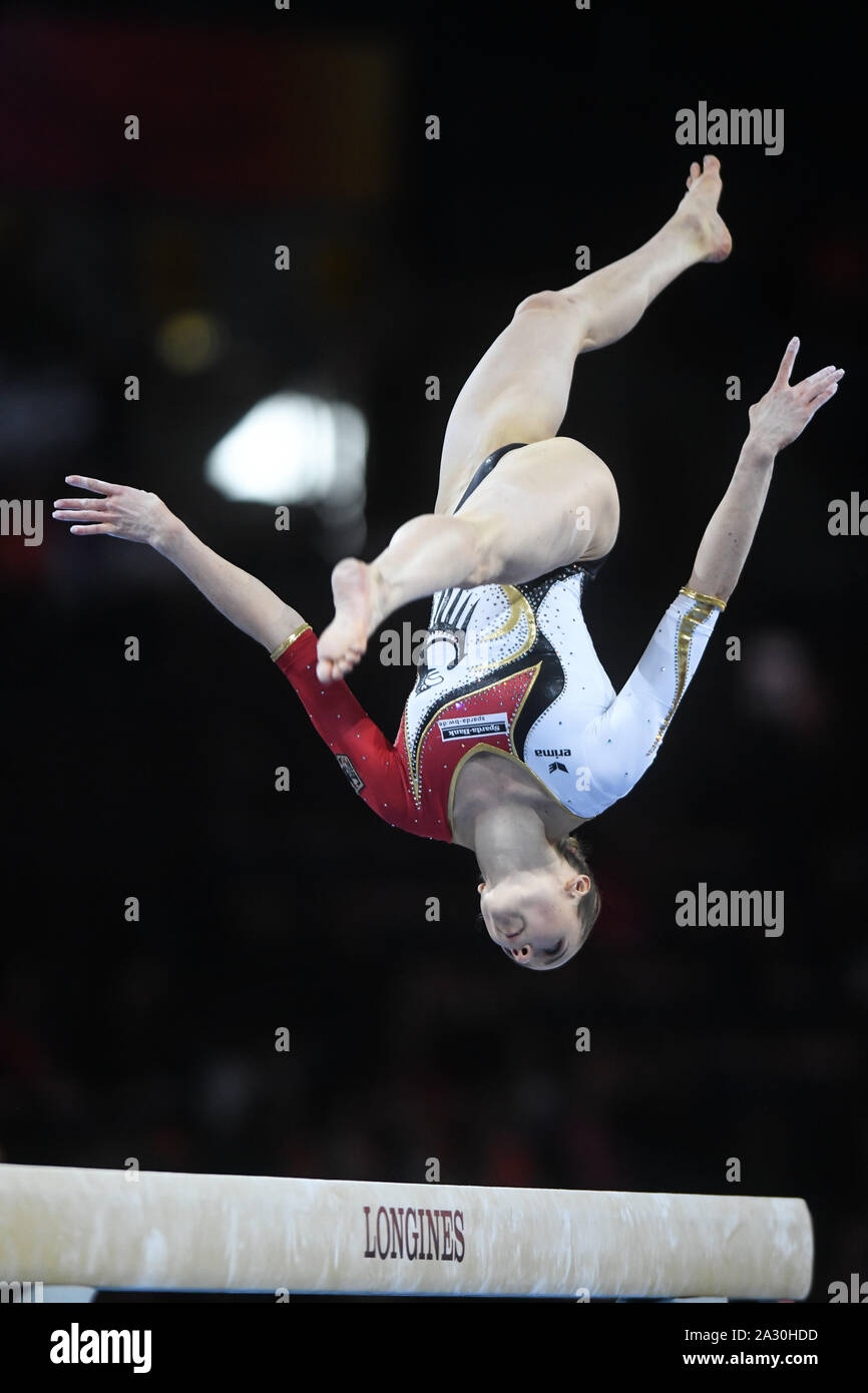 Stuttgart, Germany. 4th Oct, 2019. SARAH VOSS does a front layout step ...