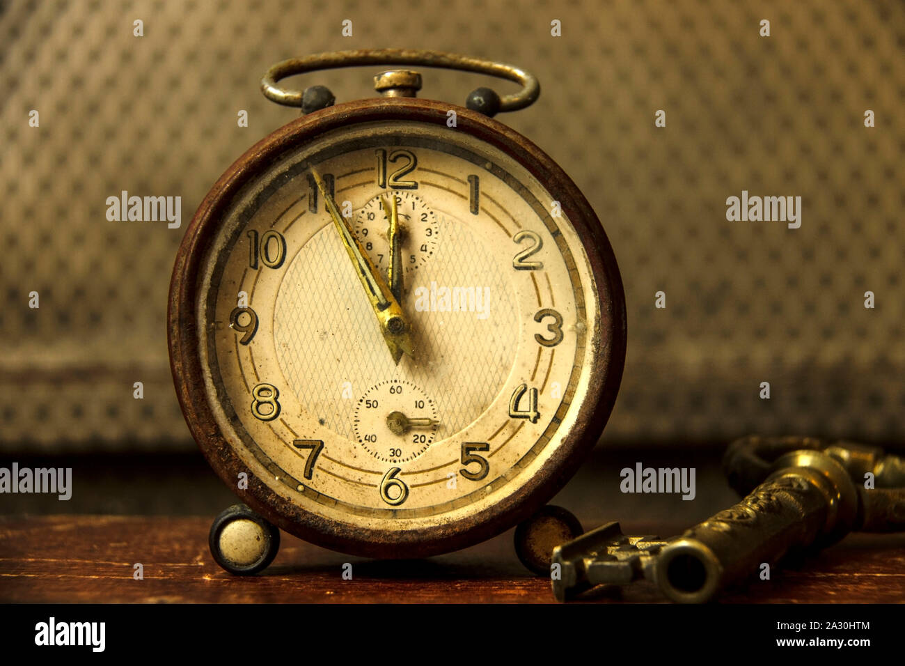 Antique clock key hi-res stock photography and images - Alamy