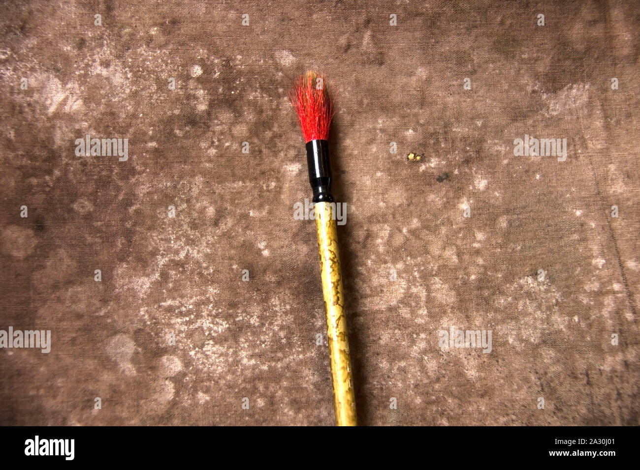 Vintage paintbrush on rustic background Stock Photo - Alamy