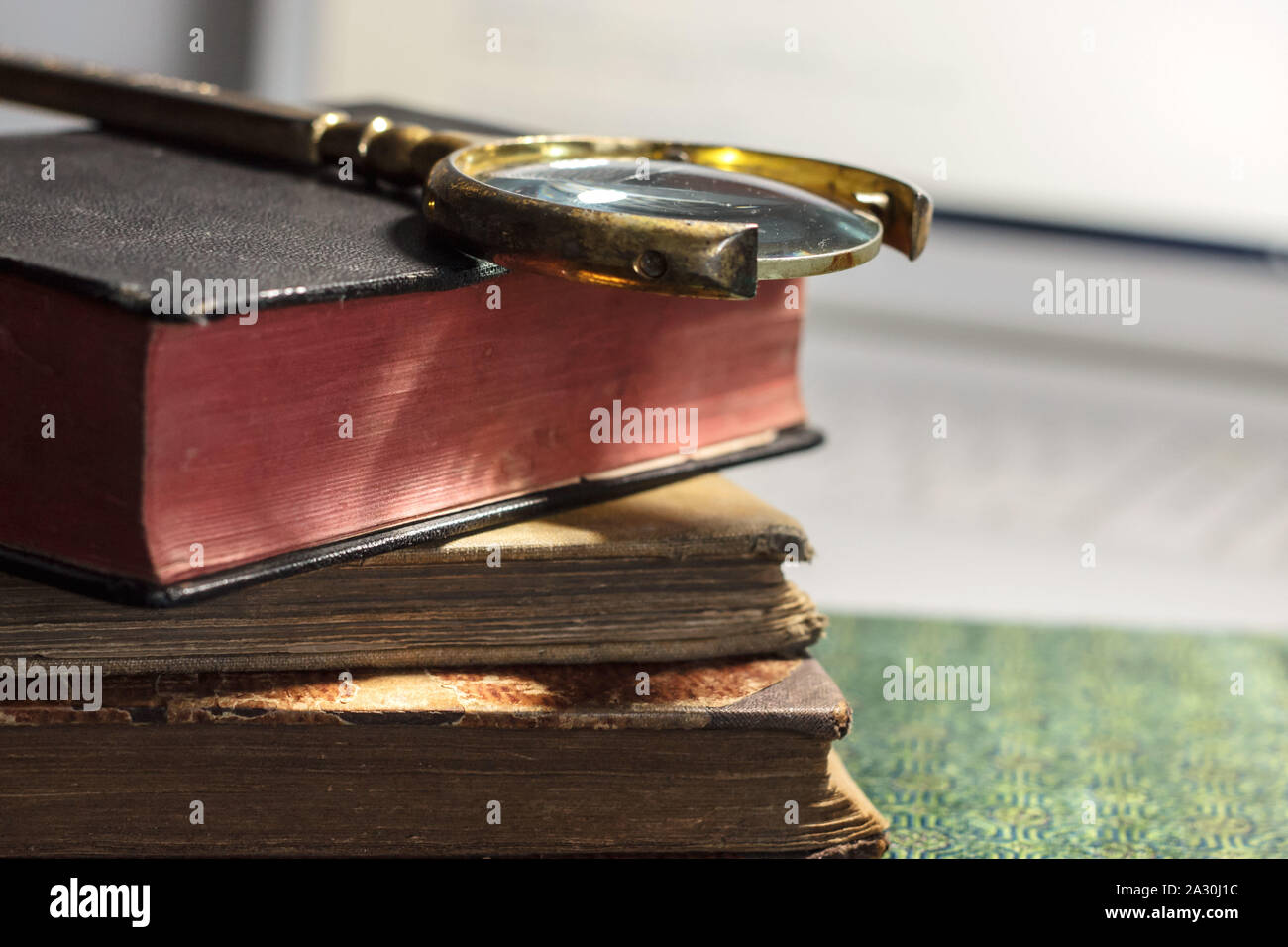 Old fashioned items Stock Photo - Alamy