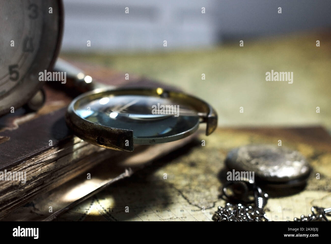 Old fashioned items Stock Photo - Alamy