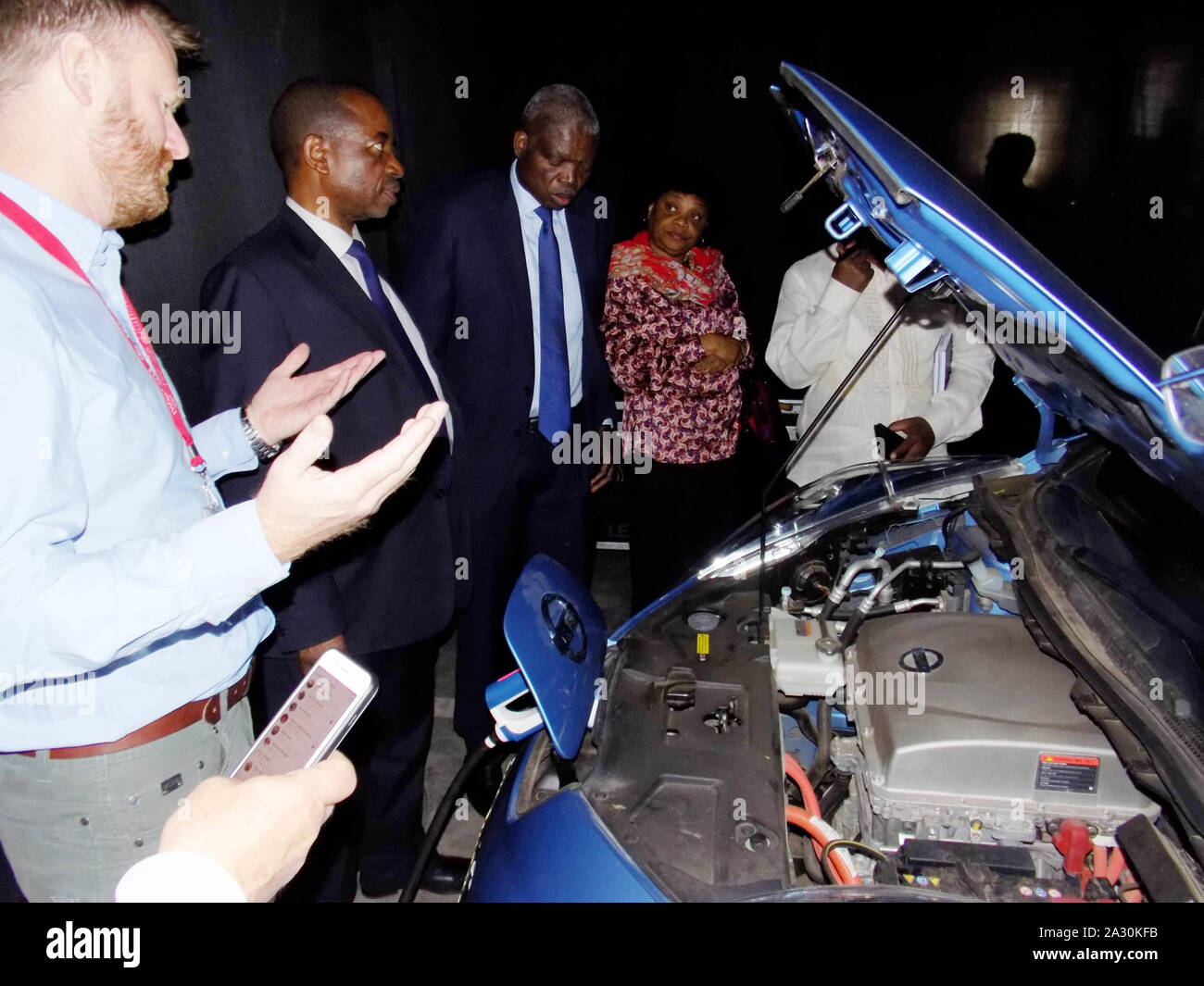 (191004) -- WINDHOEK, Oct. 4, 2019 (Xinhua) -- A representative from ...